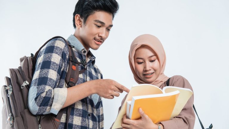 10 Tips Lolos Seleksi Beasiswa Unggulan, dan Link Download Buku Panduan Beasiswa Unggulan 2025 (PDF)
